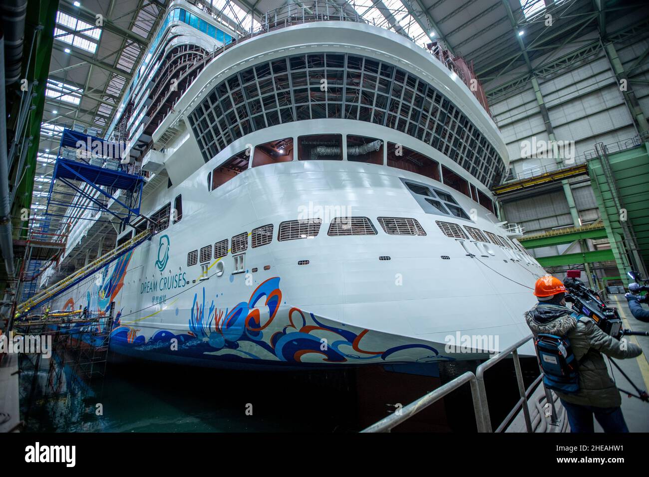 Wismar, Germany. 07th Jan, 2022. In the shipbuilding hall of MV Werften ...