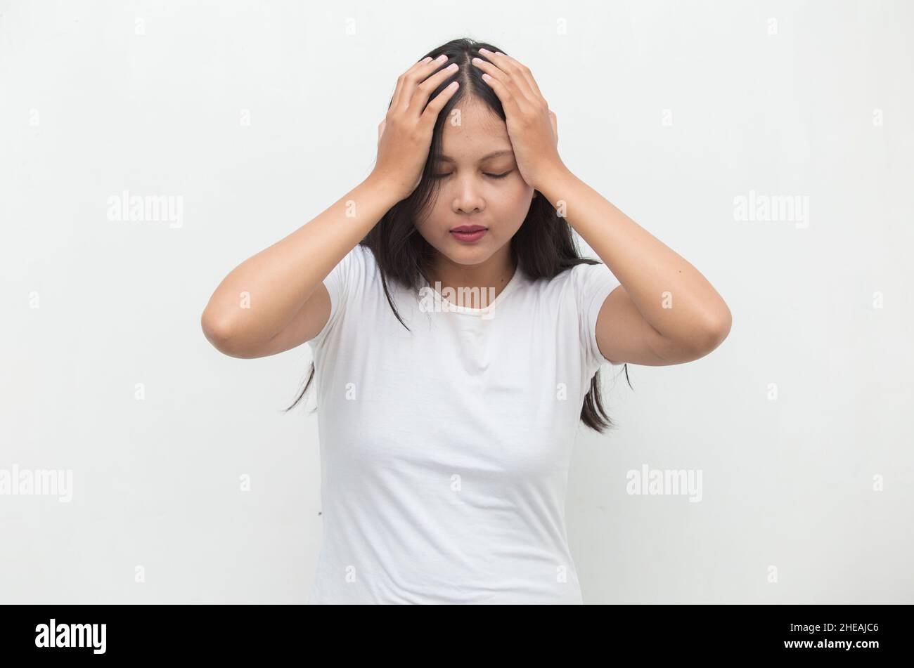 Asian woman is standing headache On the background Stock Photo - Alamy