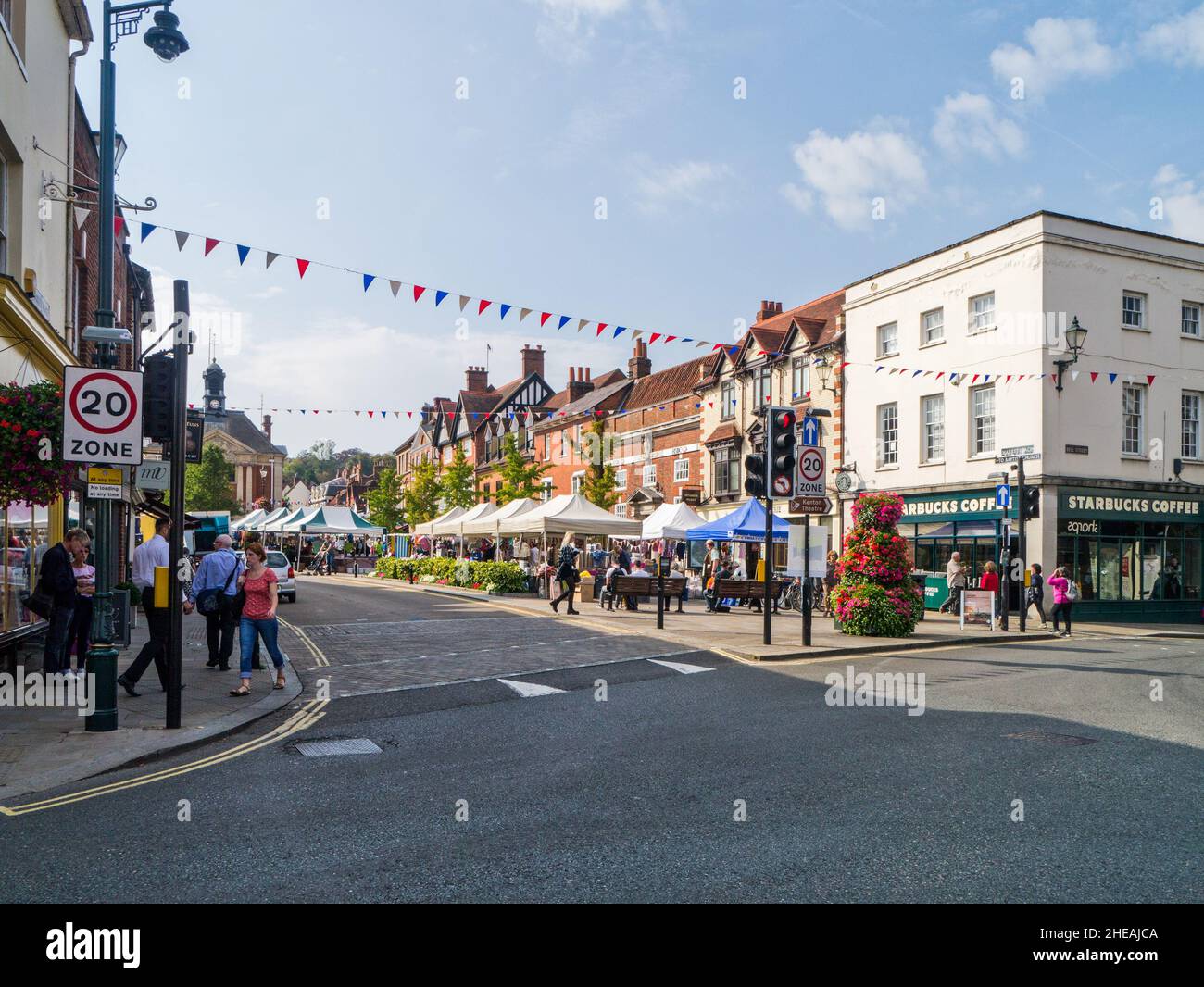 Henley square hi-res stock photography and images - Alamy