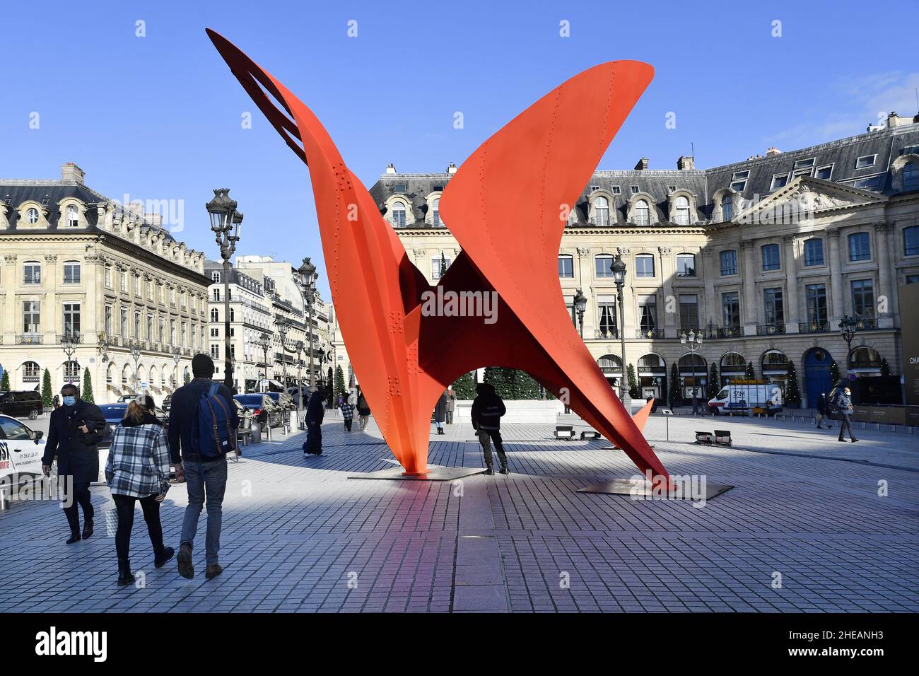 Alexander Calder Flying Dragon sculpture - Place Vendôme - Paris ...