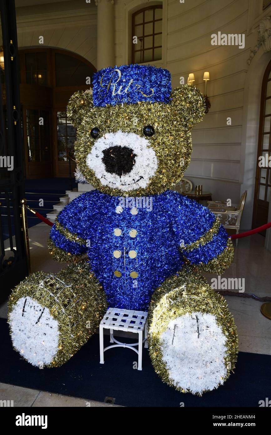 Teddy Bear Ritz Hotel - Place Vendôme - Paris - France Stock Photo - Alamy