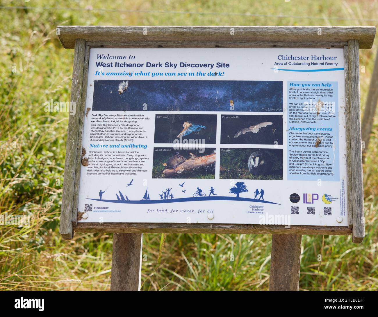 Information board about birds hi-res stock photography and images - Alamy