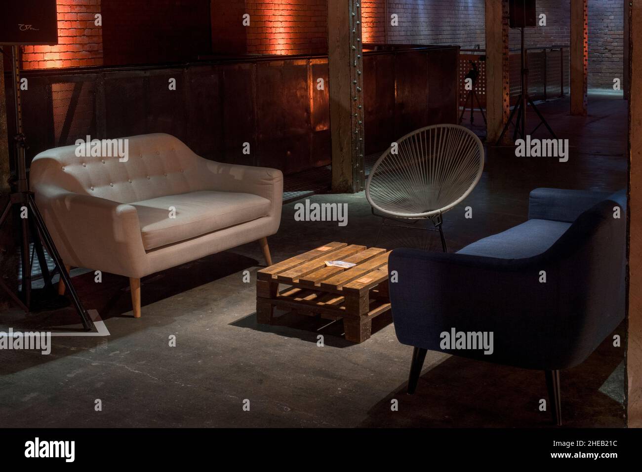 Dimly lit club hi-res stock photography and images - Alamy