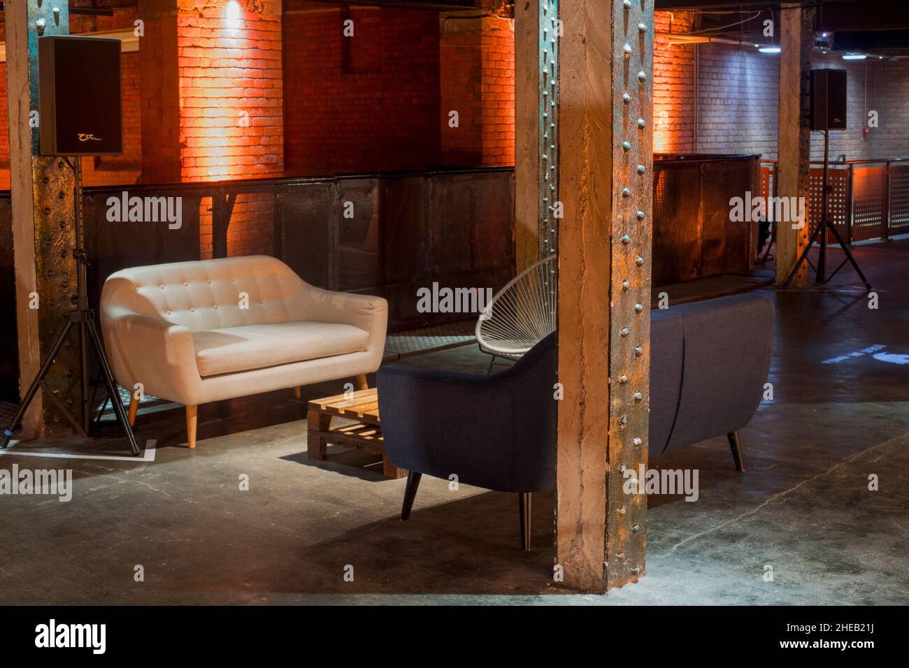 Dimly lit club hi-res stock photography and images - Alamy