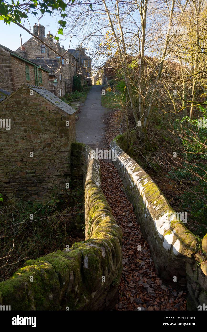 Old english stone bridge hi-res stock photography and images - Alamy