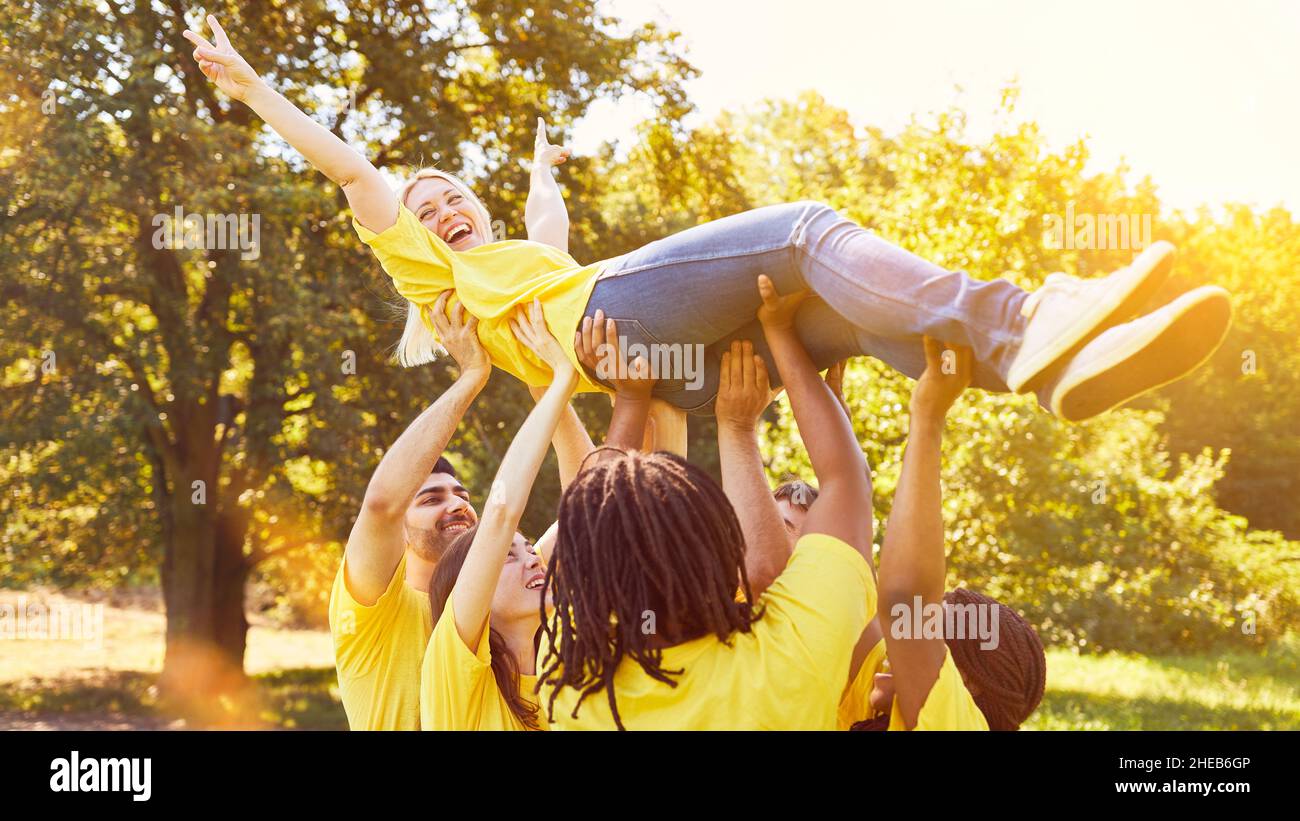 Team victory lift hi-res stock photography and images - Alamy