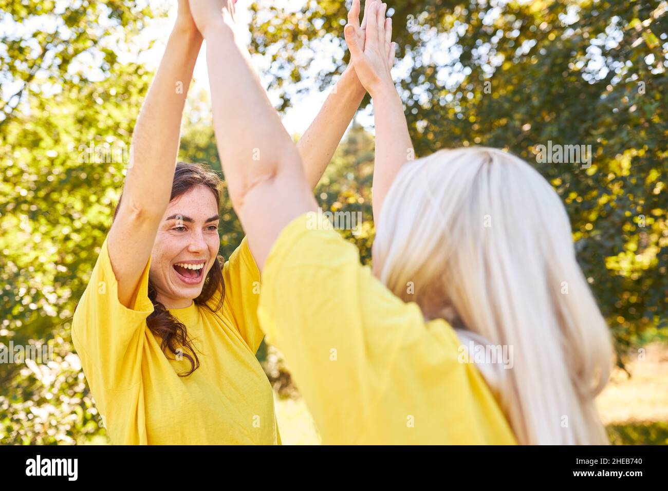 Young women cheering for team hi-res stock photography and images - Alamy