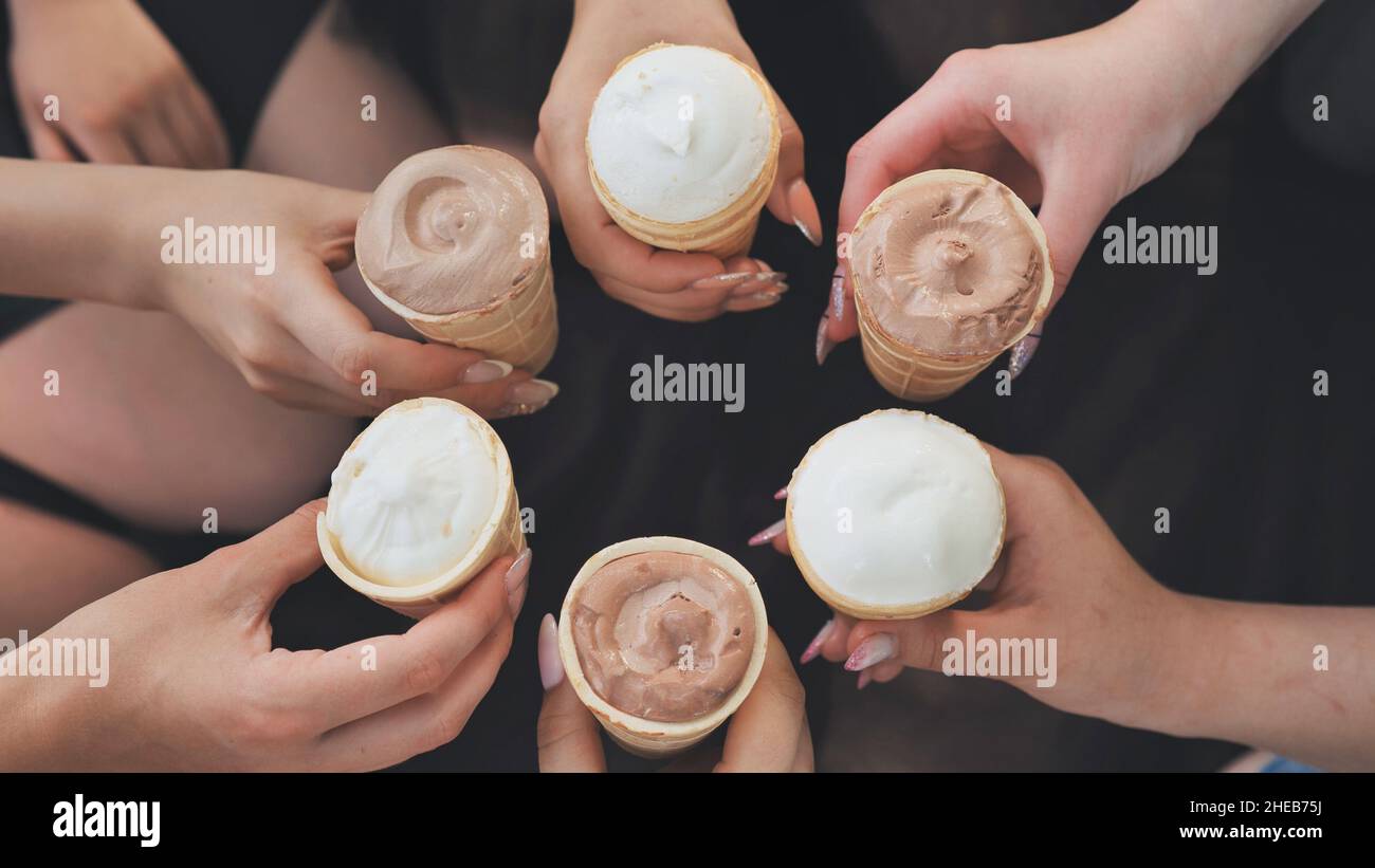 Cups in a circle hi-res stock photography and images - Alamy