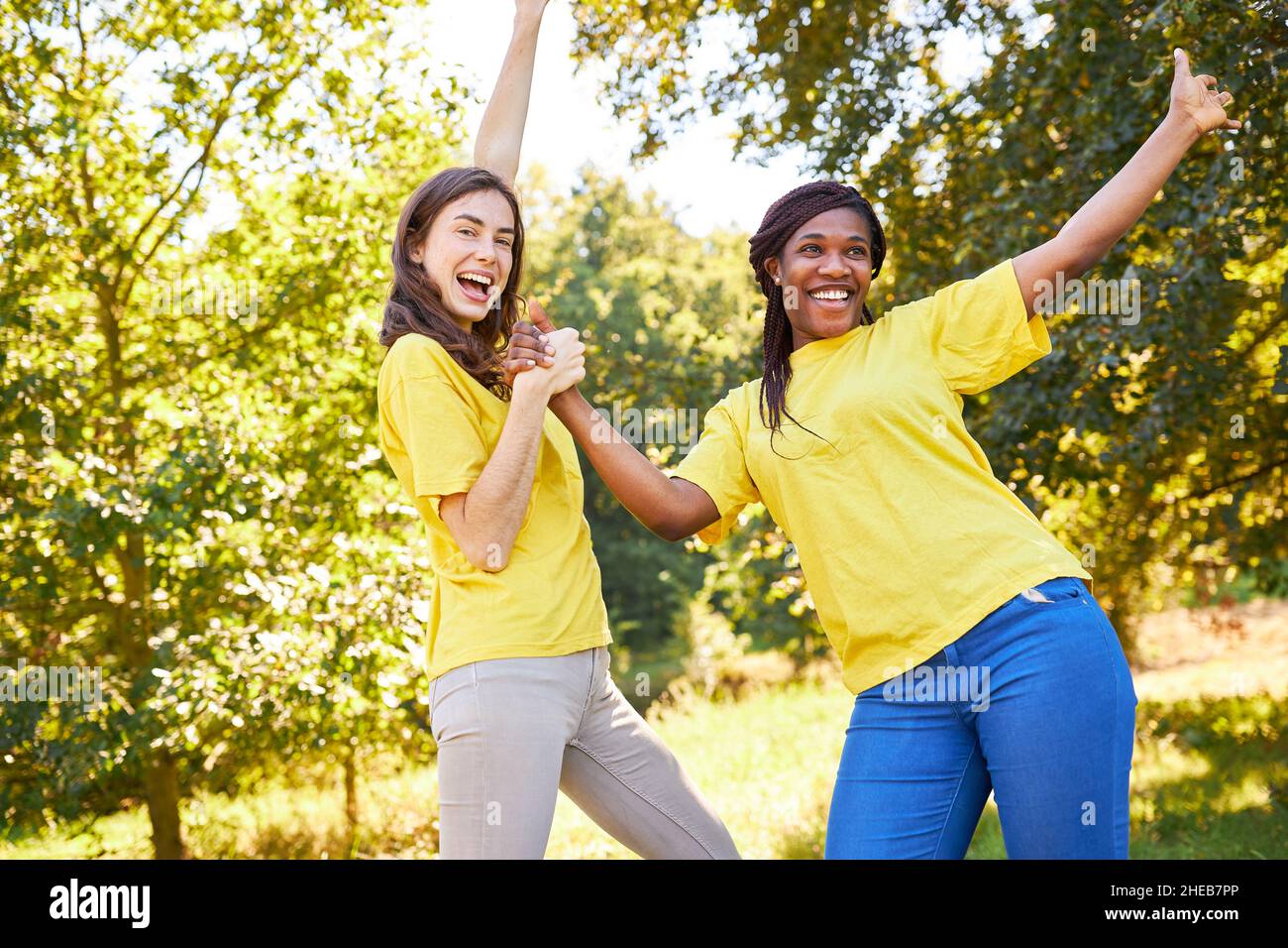 Young women cheering for team hi-res stock photography and images - Alamy