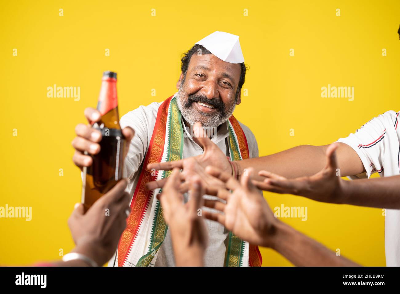 India alcohol illegal hi-res stock photography and images - Alamy