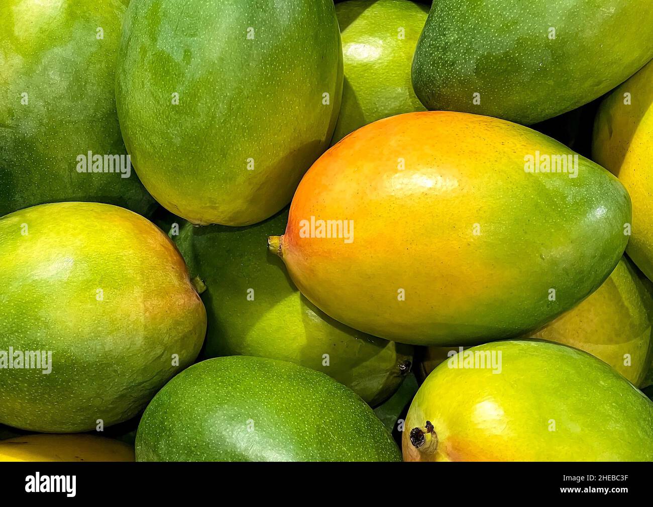 Fresh ripe mango fruit background Stock Photo - Alamy