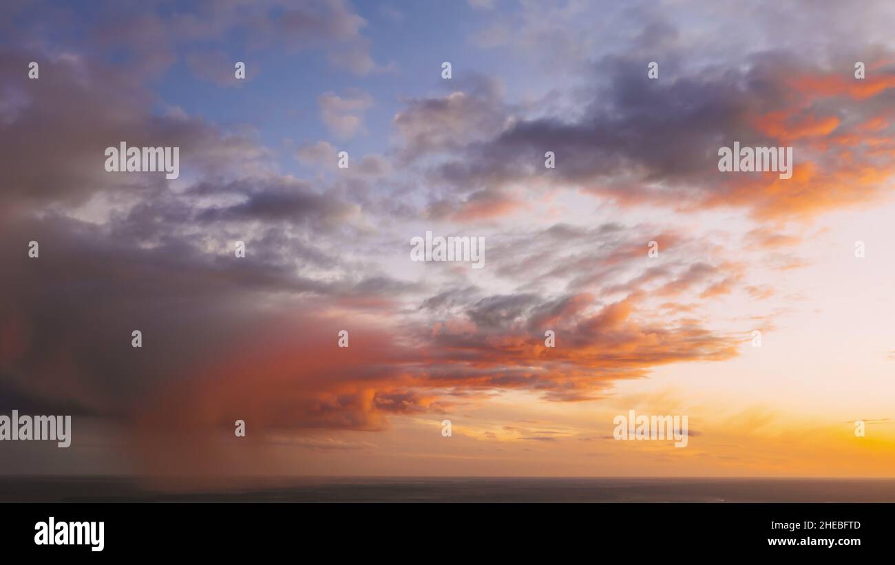 Beautiful dramatic scenic sunset hi-res stock photography and images ...