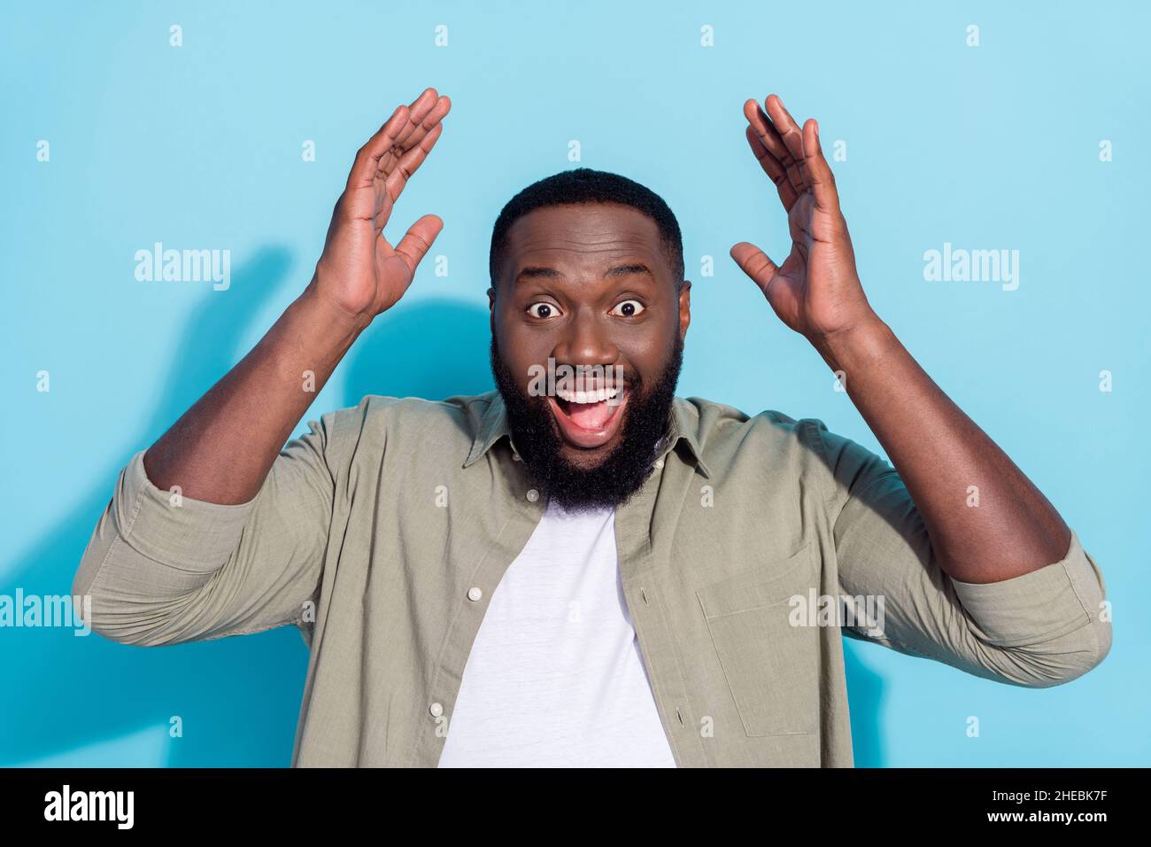Photo of young african excited man good information face reaction ...