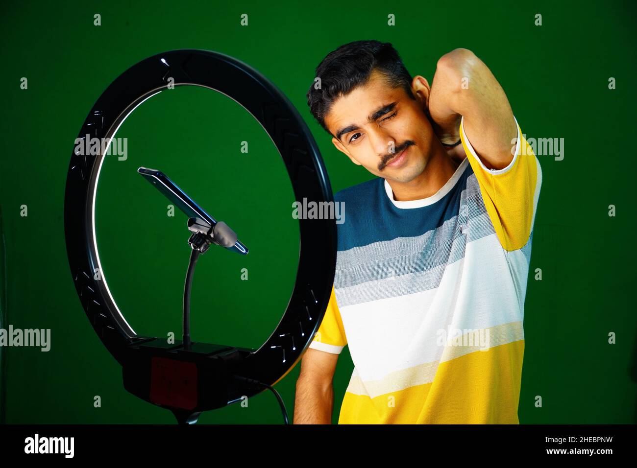 Ringlight hi-res stock photography and images - Alamy