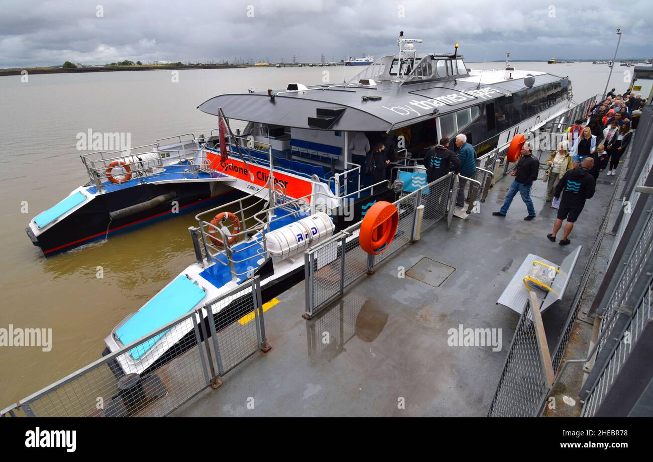 06/01/2022 Gravesend UK Gravesend’s Grade II listed Town Pier the ...