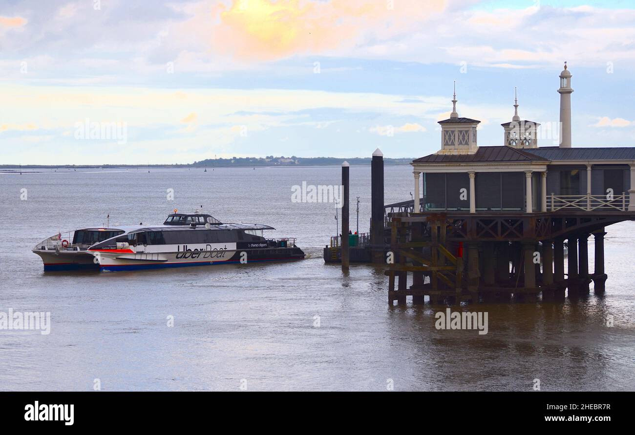 06/01/2022 Gravesend UK Gravesend’s Grade II listed Town Pier the ...