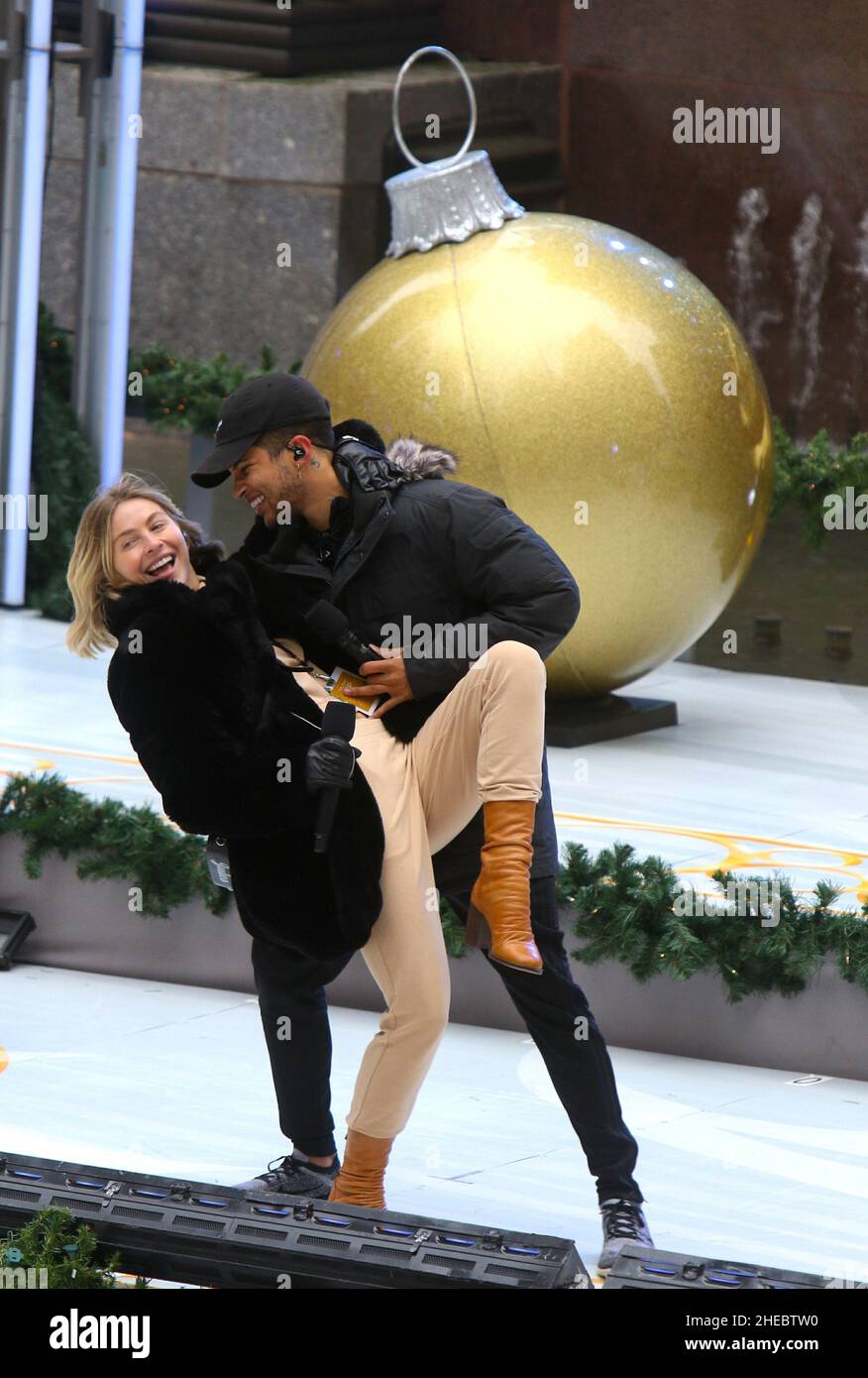 New York - NY - 20191204 Julianne Hough pictured rehearsing a ...