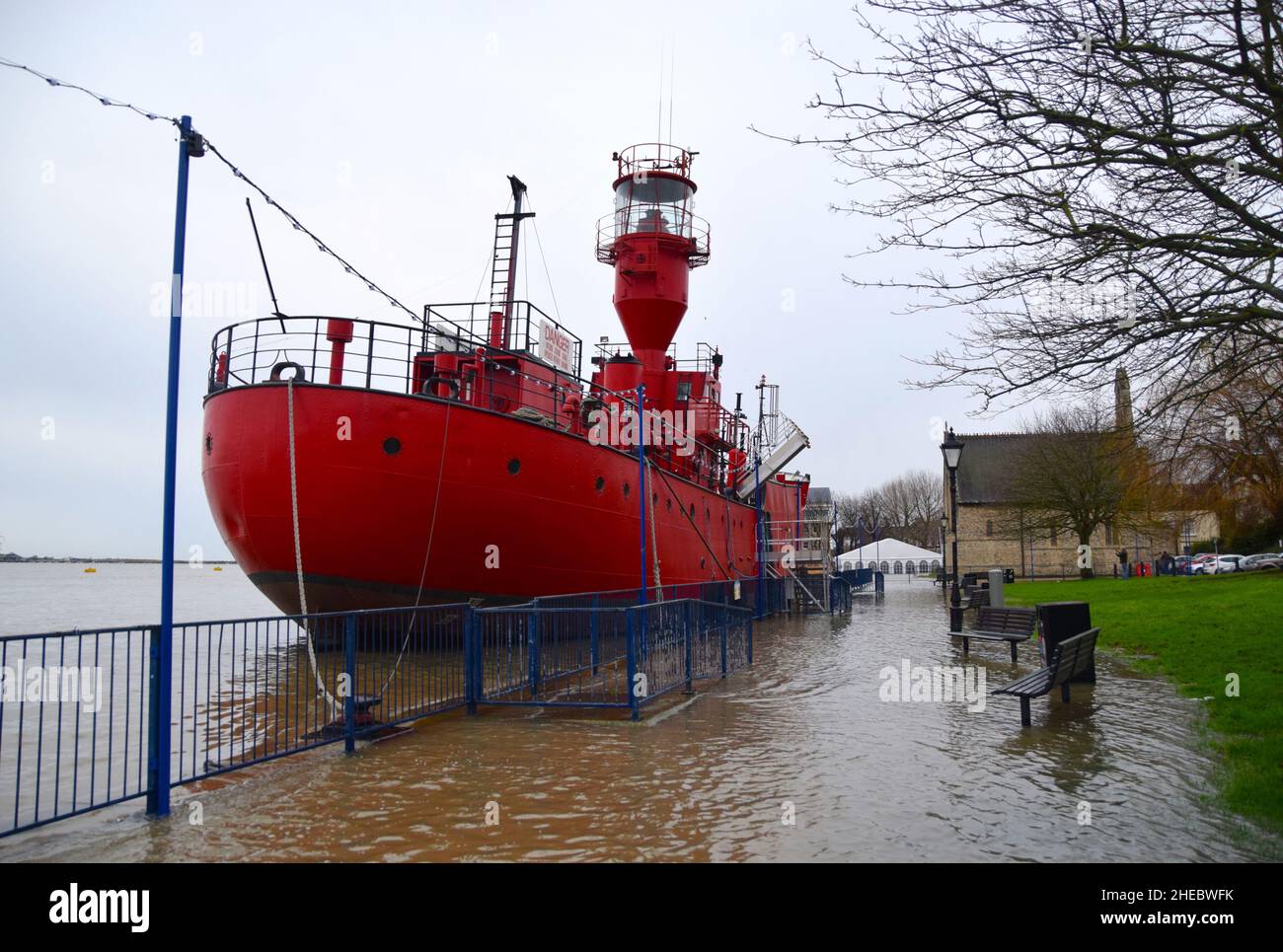 Thames barrier closed hi-res stock photography and images - Alamy