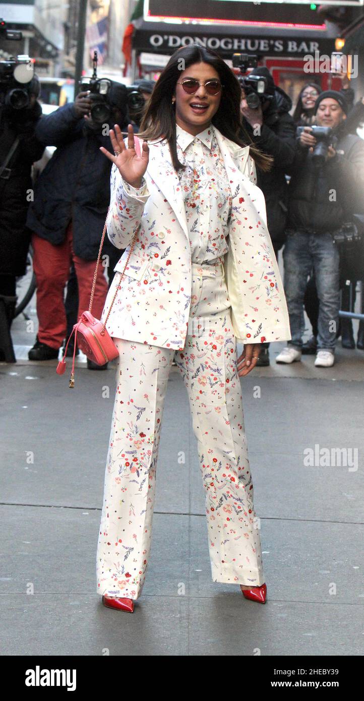 New York - NY - 20190206-Priyanka Chopra Jonas Poses in Floral Print ...