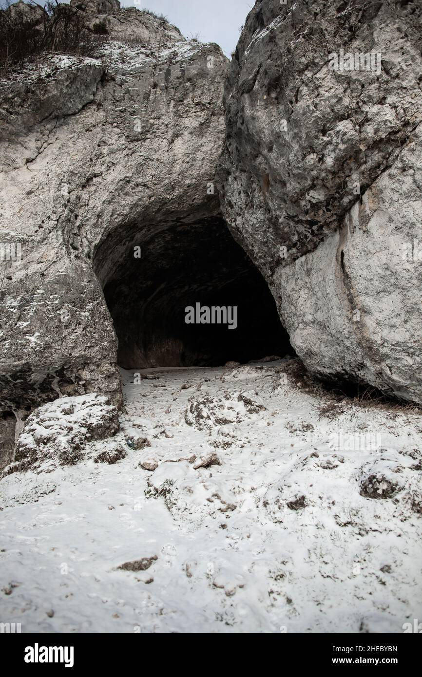 Cave dark hi-res stock photography and images - Alamy