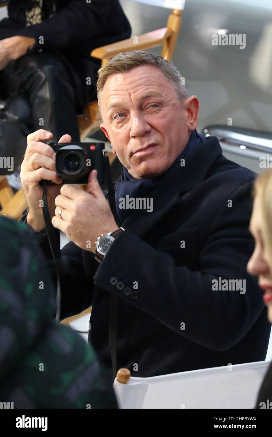 New York - NY - 20191204 The cast and director of James Bond No Time To ...