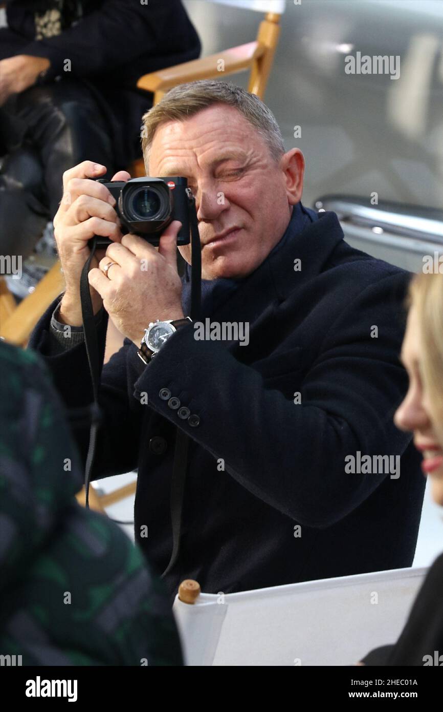 New York - NY - 20191204 The cast and director of James Bond No Time To ...