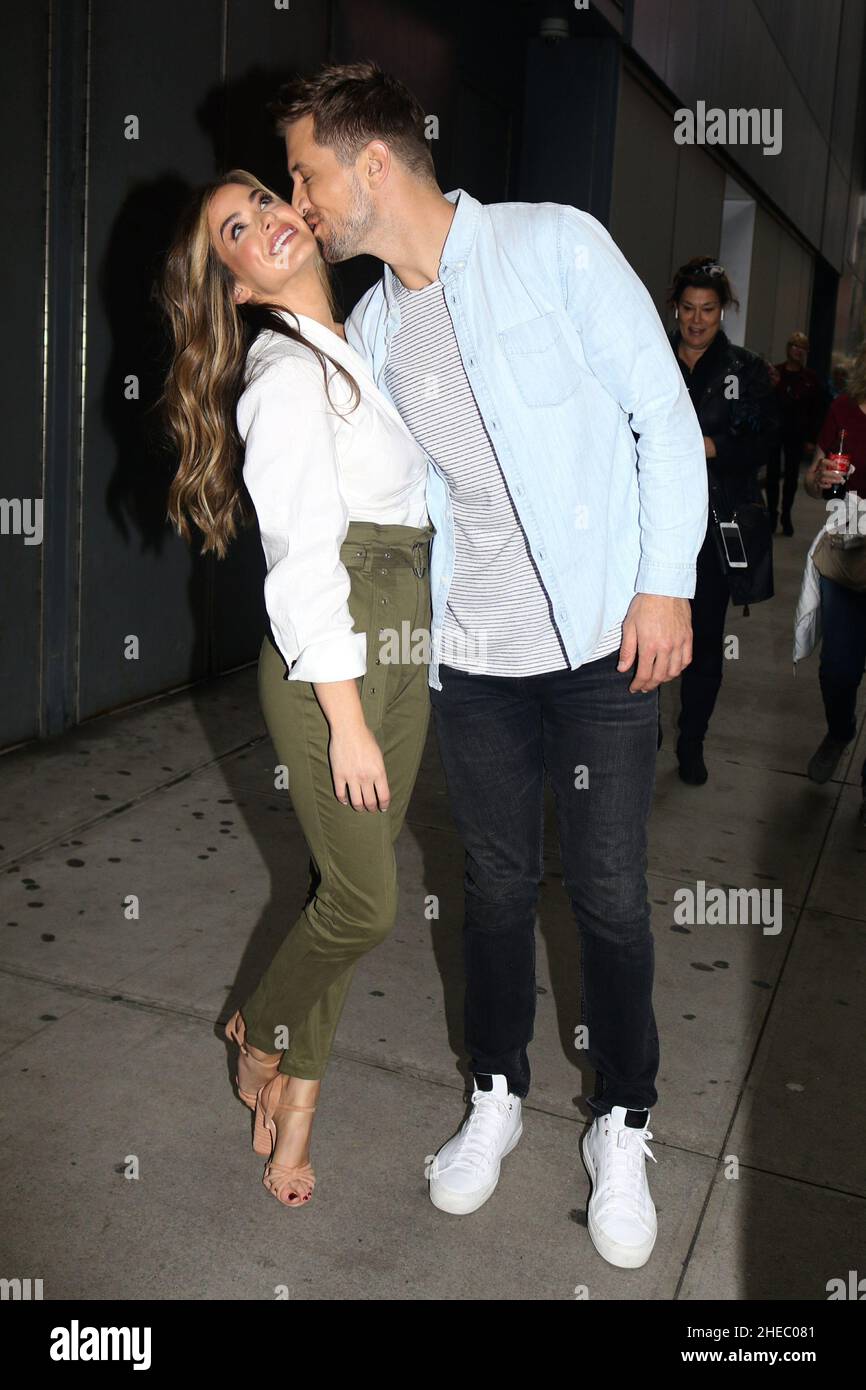 New York - NY - 20191030 JoJo Fletcher and Jordan Rogers kiss for the ...
