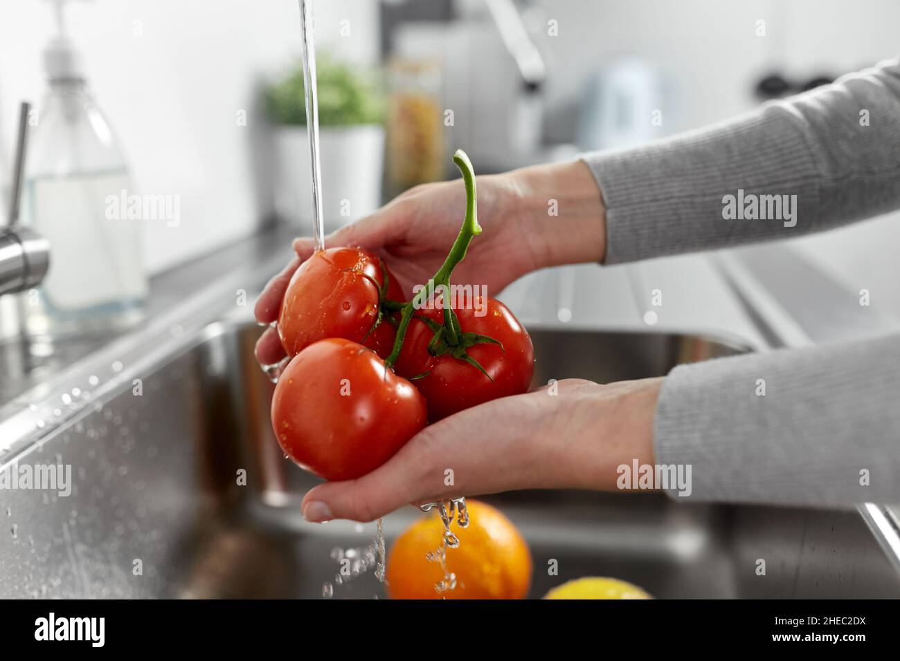 woman washing fruits and vegetables in kitchen Stock Photo - Alamy