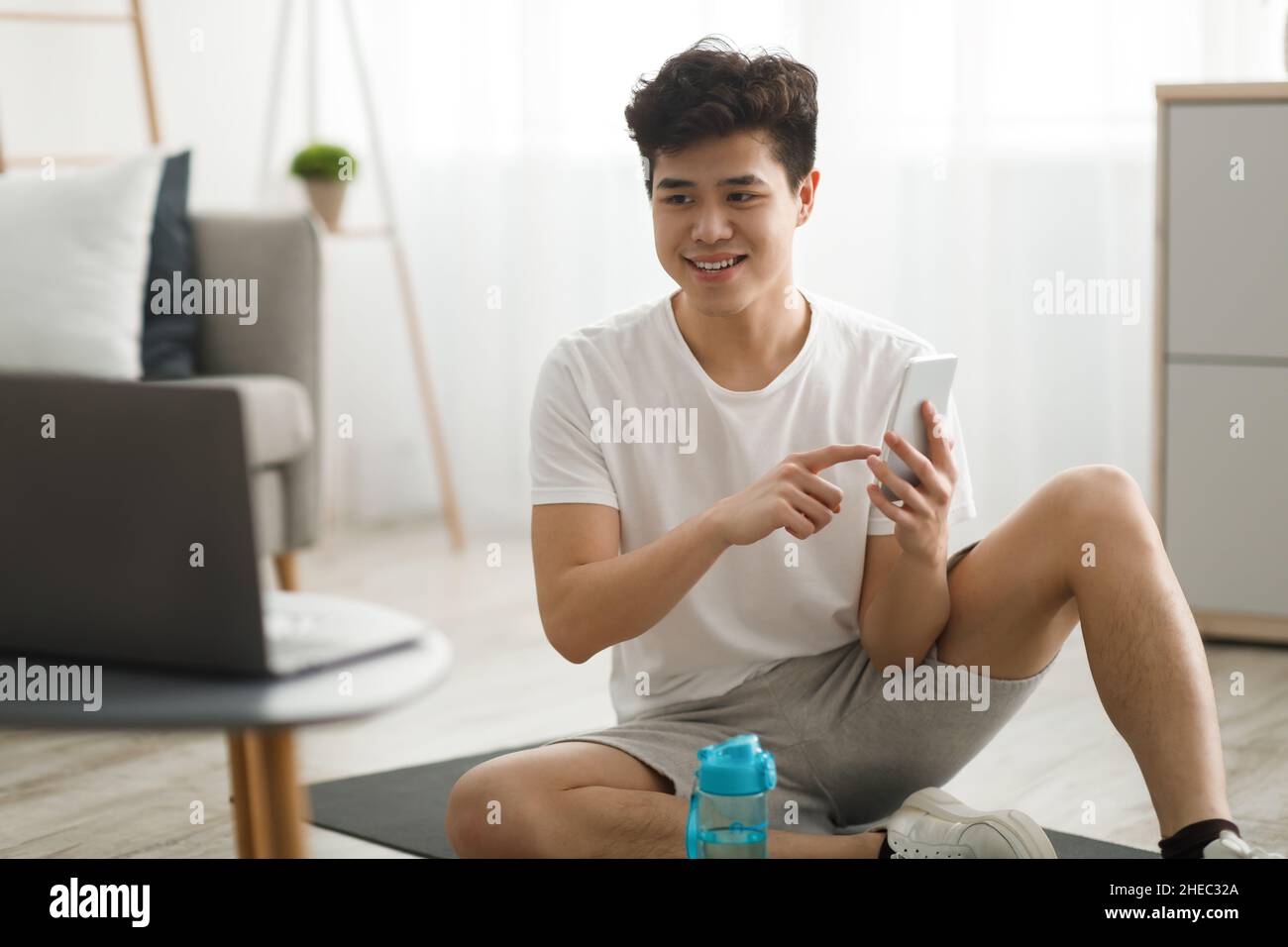 Exercises tutorial hi-res stock photography and images - Alamy