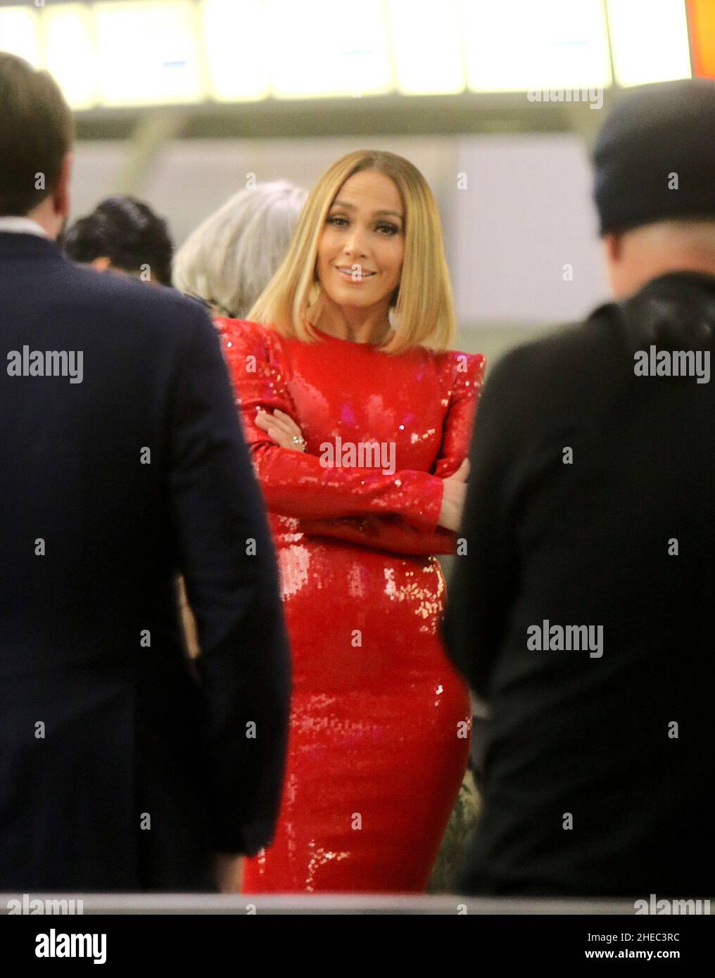 New York - NY - 20191109 Jennifer Lopez and John Bradley filming at the Marry Me movie set ...