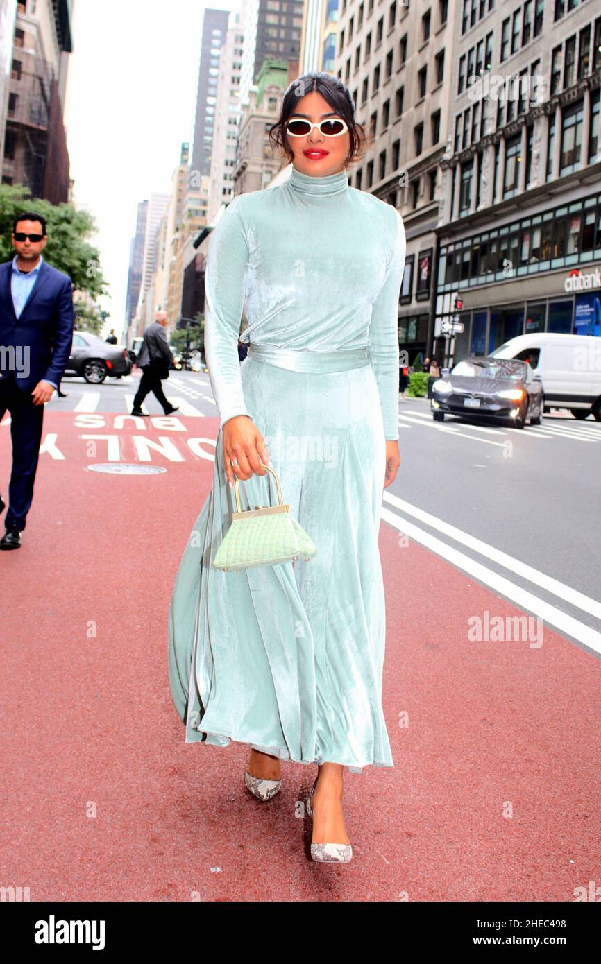 New York - NY - 20191008 Priyanka Chopra looks stunning with a big ...