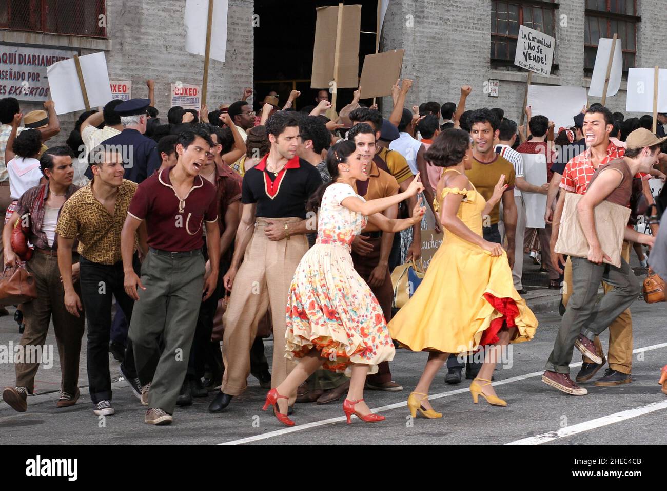 New York - NY - 20190727 Ariana DeBose and David Alvarez filming a ...