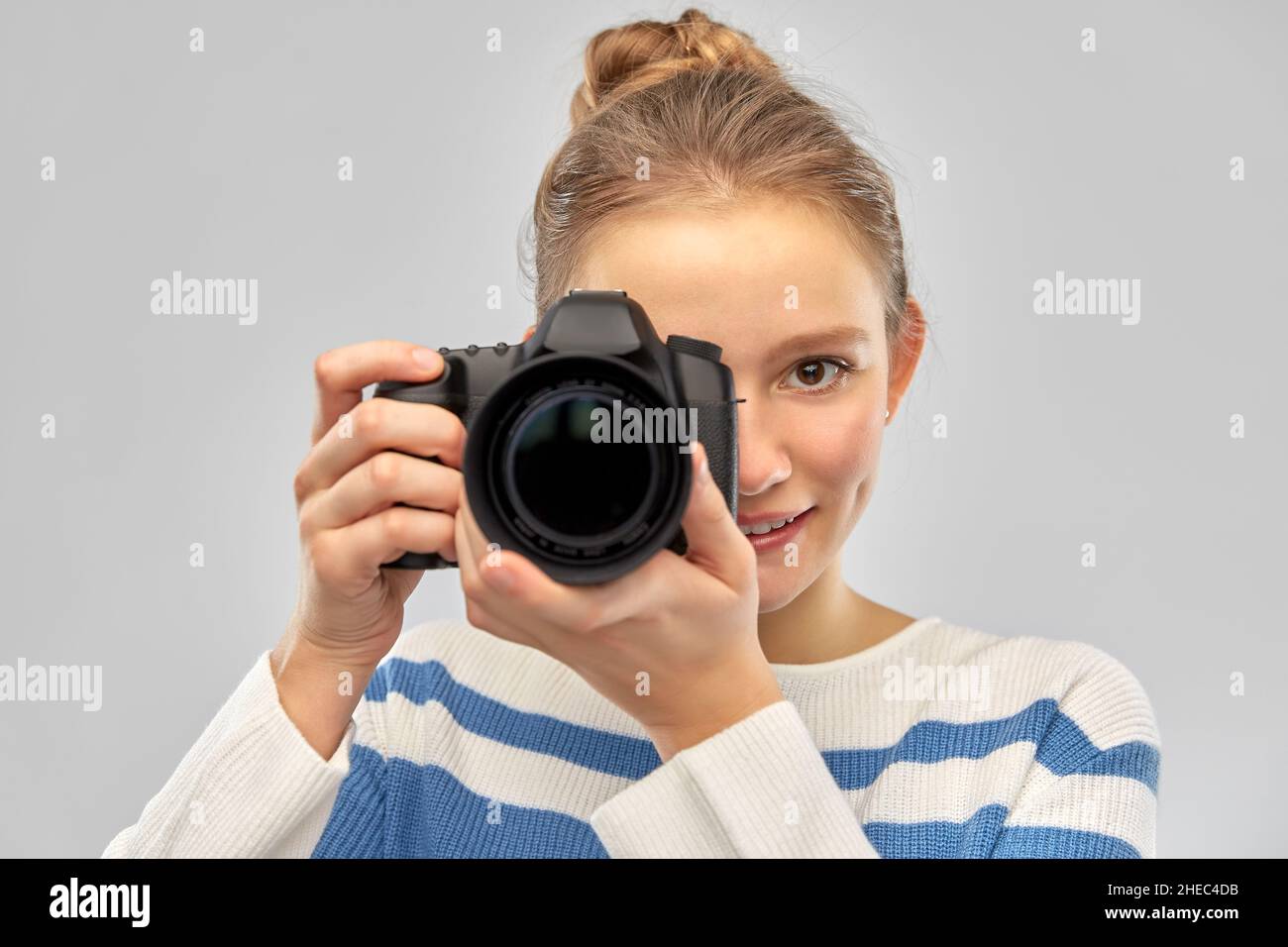 Camera pretty girl camera photoshoot hi-res stock photography and ...