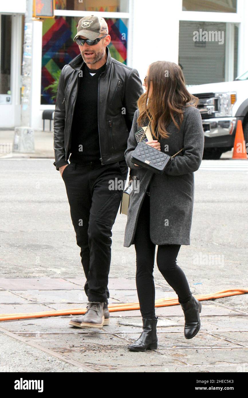 New York - NY - 20190325 Seann William Scott pictured with girlfriend ...