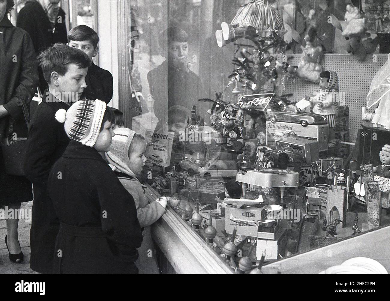1950s, historical, children standing looking at the shop window of a ...