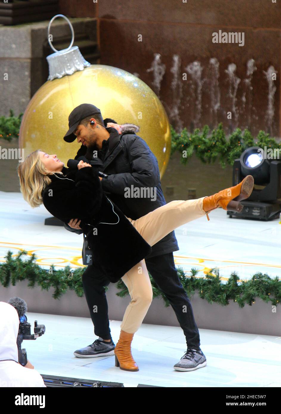New York - NY - 20191204 Julianne Hough pictured rehearsing a ...