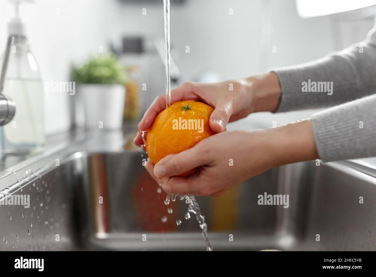 Hand washing fruit hi-res stock photography and images - Alamy