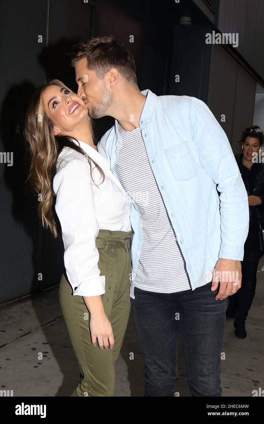New York - NY - 20191030 JoJo Fletcher and Jordan Rogers kiss for the ...