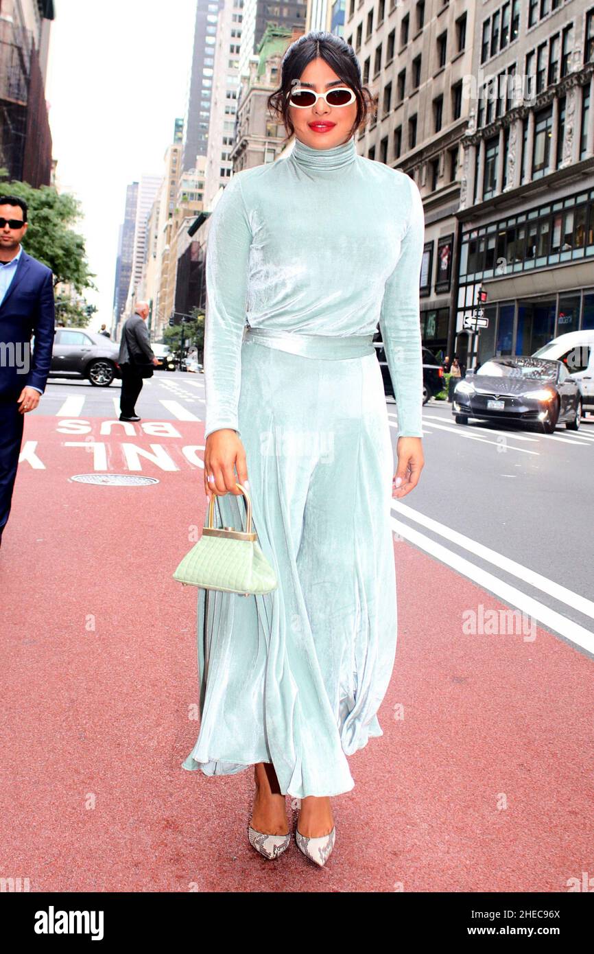 New York - NY - 20191008 Priyanka Chopra looks stunning with a big ...