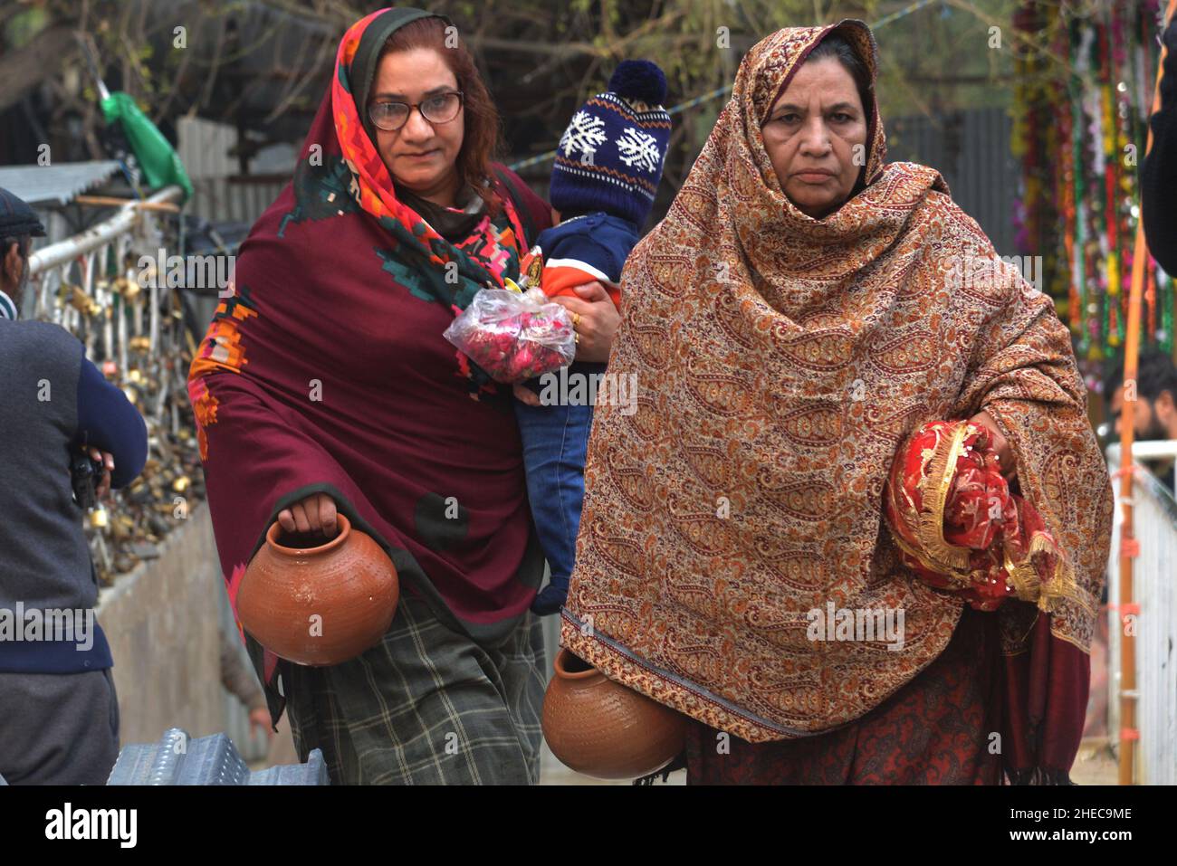 Lahore, Punjab, Pakistan. 10th Jan, 2022. Pakistani women devotees ...