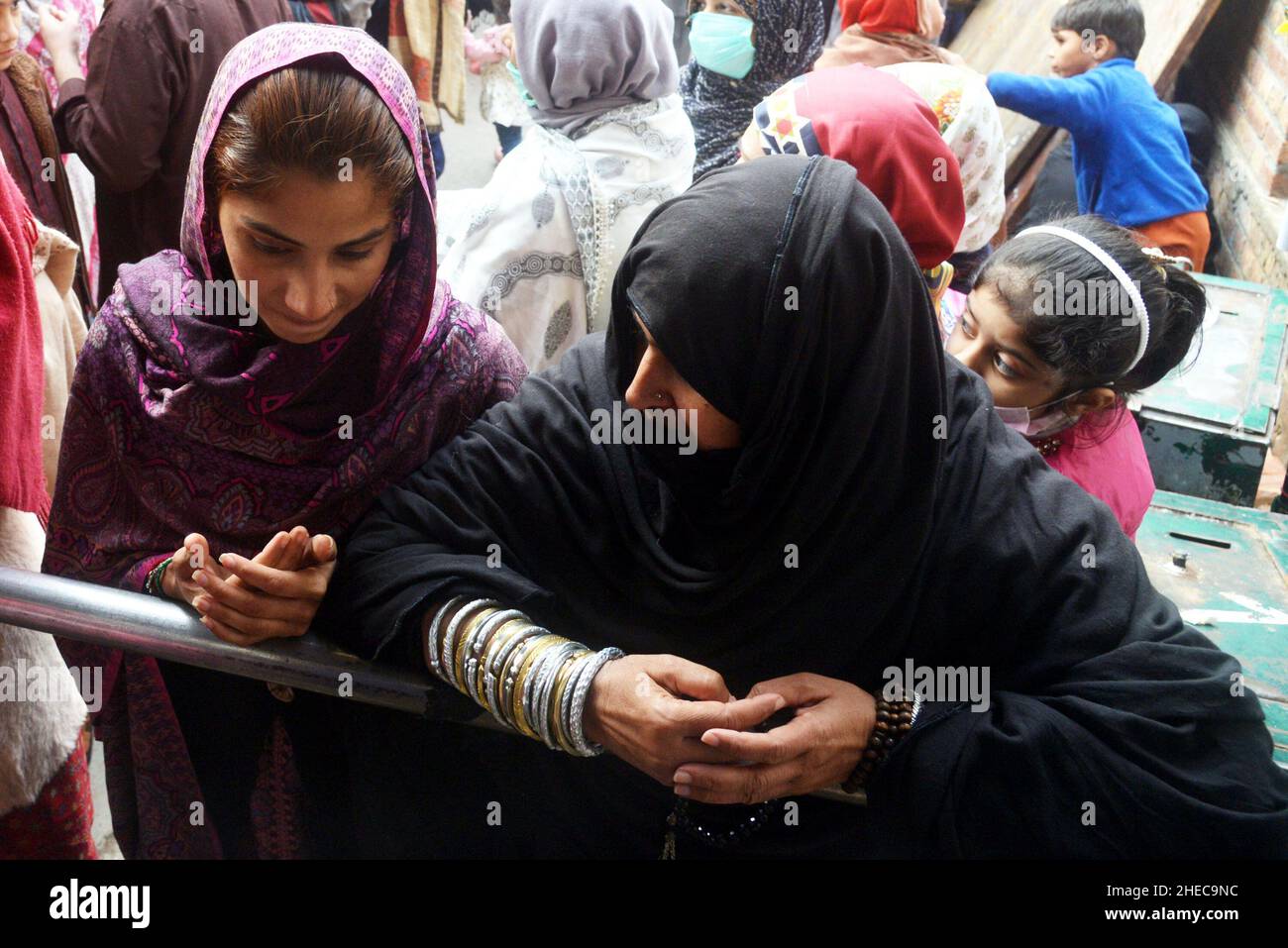 Lahore, Punjab, Pakistan. 10th Jan, 2022. Pakistani women devotees ...