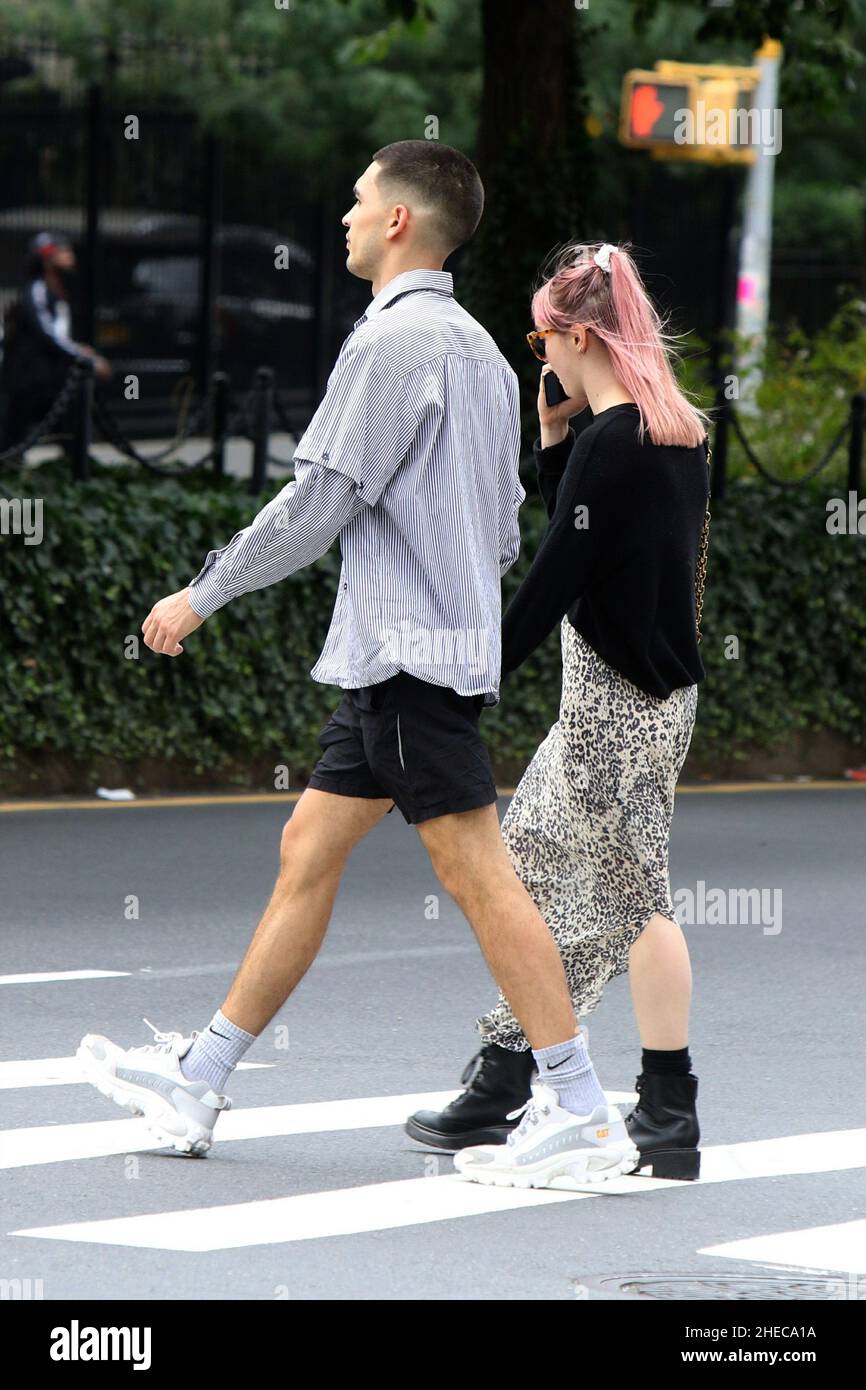 New York - NY - 20190905 Maisie Williams and boyfriendReuben Selby are ...