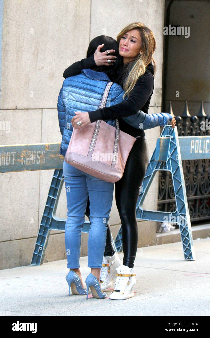 New York - NY - 20190401 Jennifer Lopez pictured crying as she films an ...
