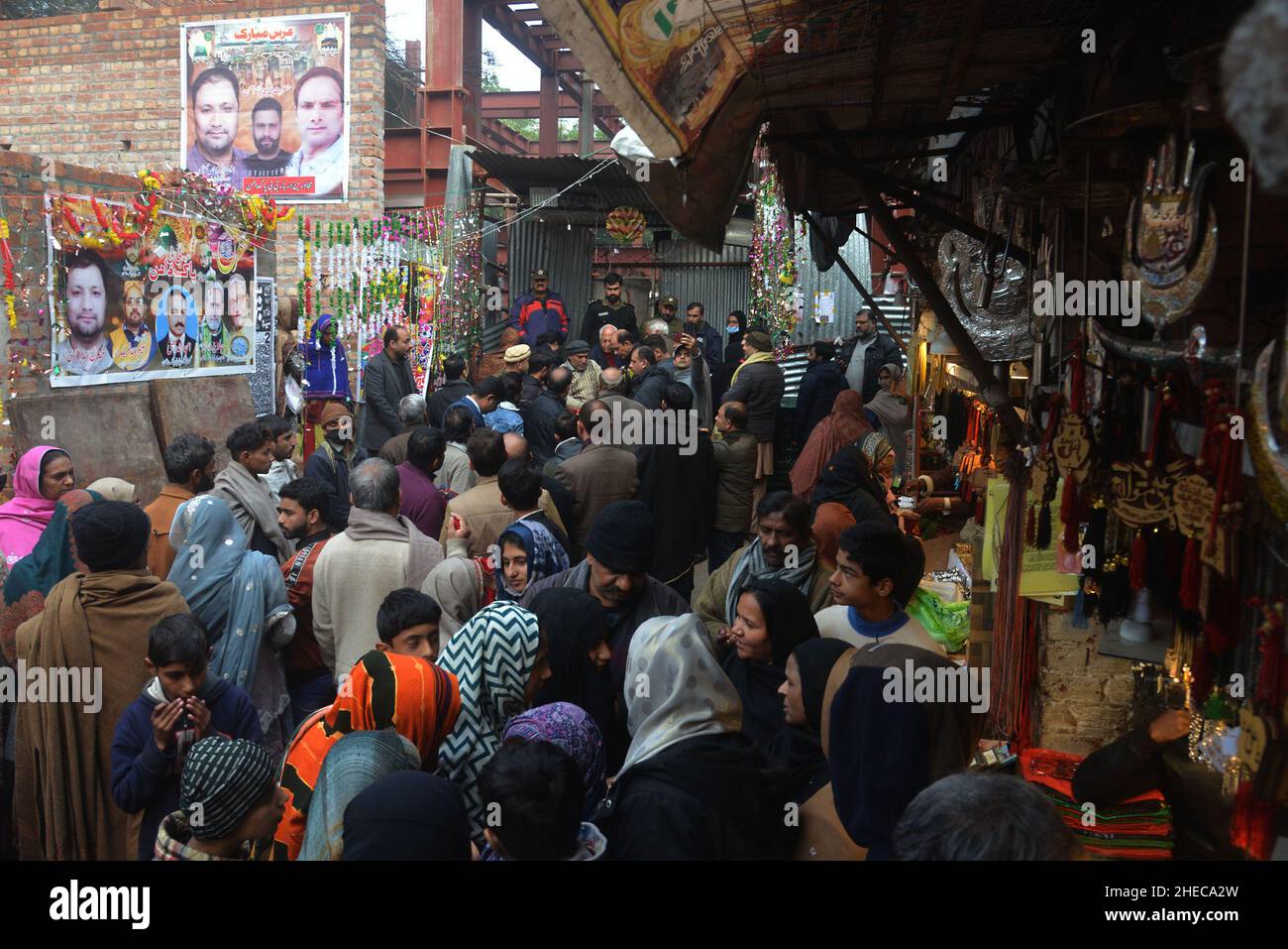 Lahore, Punjab, Pakistan. 10th Jan, 2022. Pakistani women devotees ...