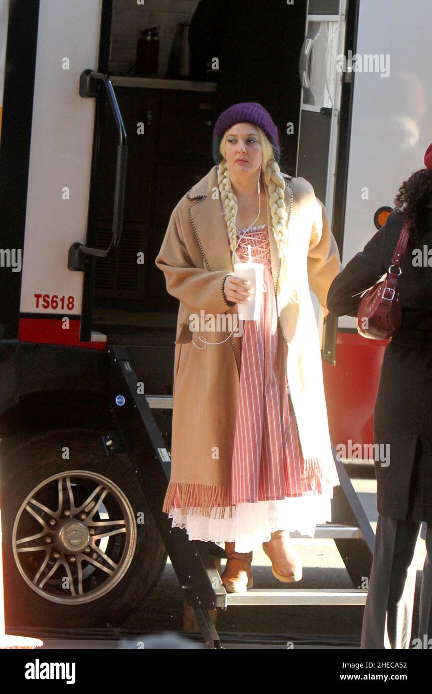 New York - NY - 20190219-Drew Barrymore and Holland Taylor Filming The ...