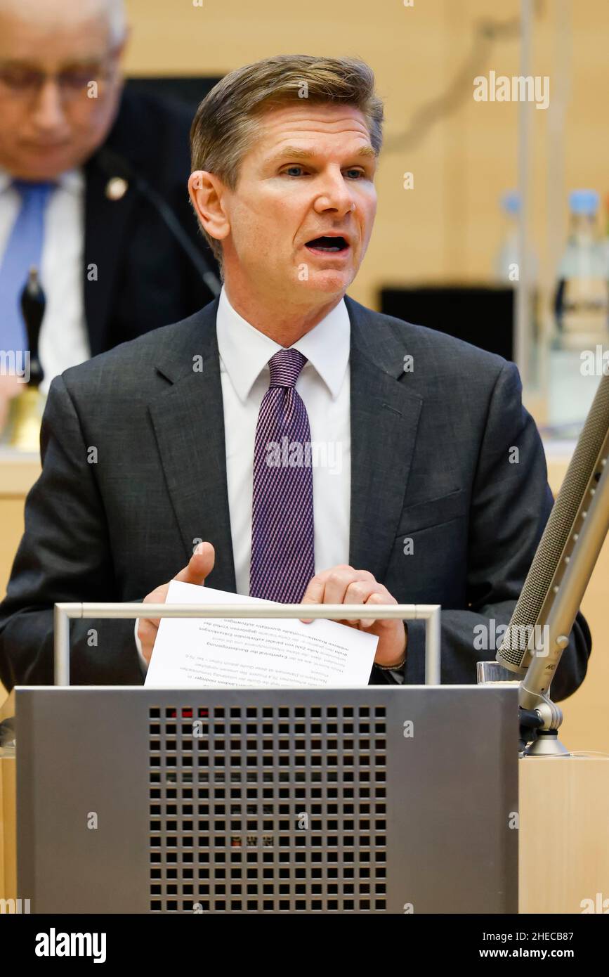 Kiel, Germany. 10th Jan, 2022. Health Minister Heiner Garg (FDP) speaks ...