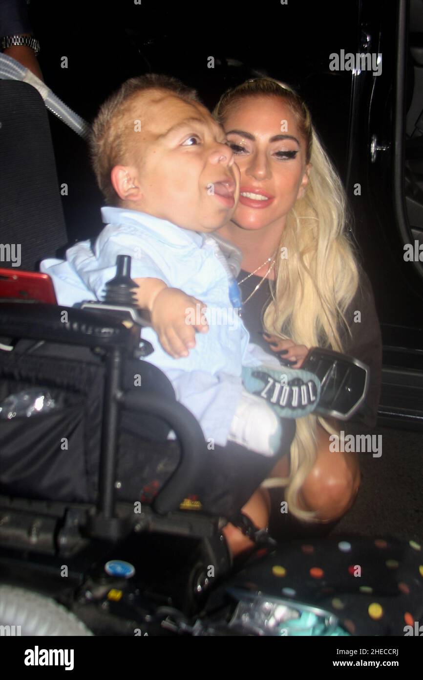 New York - NY - 20190624 Lady Gaga kisses a fan while taking a selfie ...