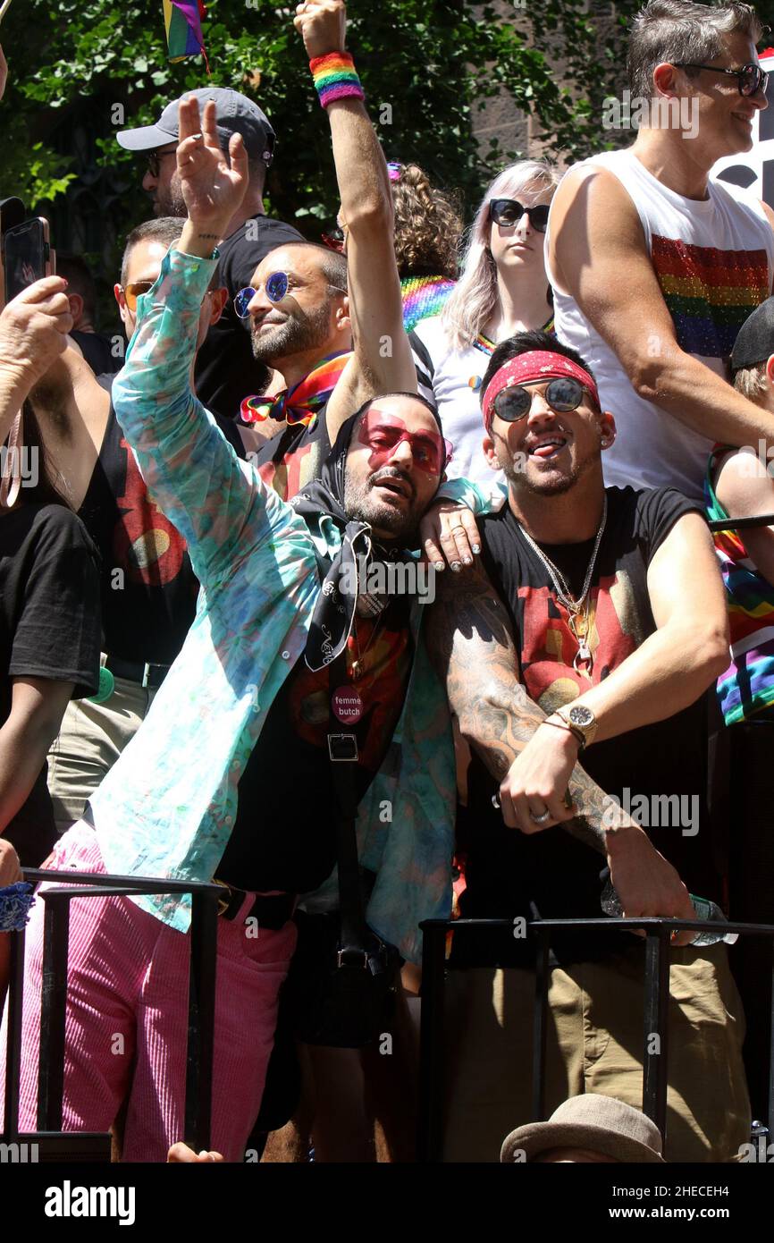 New York - NY - 20190630 Marc Jacobs kisses his husband Charly ...
