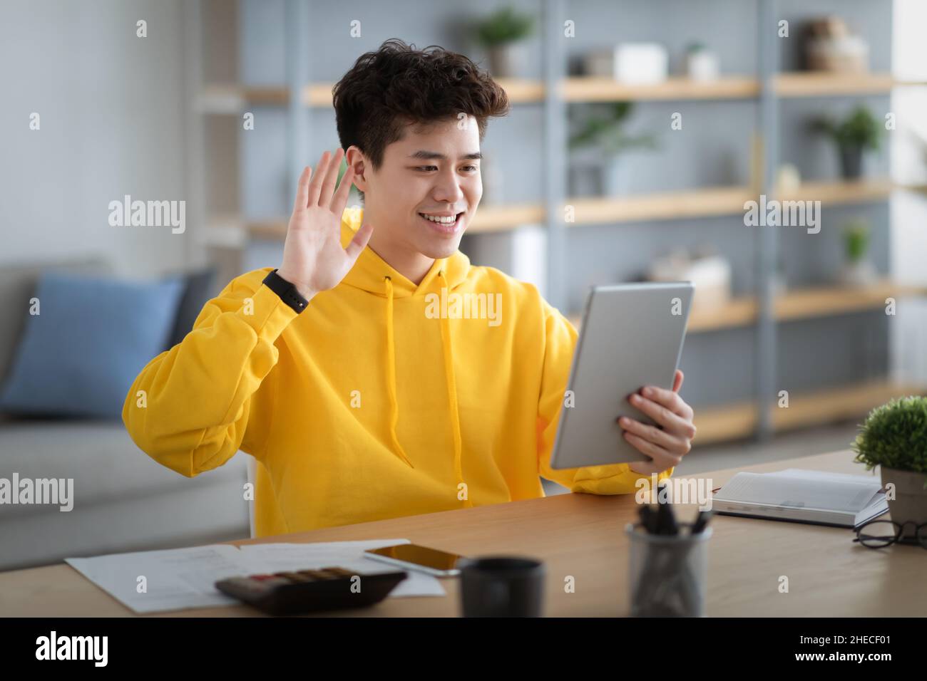 Chinese man waving hi-res stock photography and images - Alamy