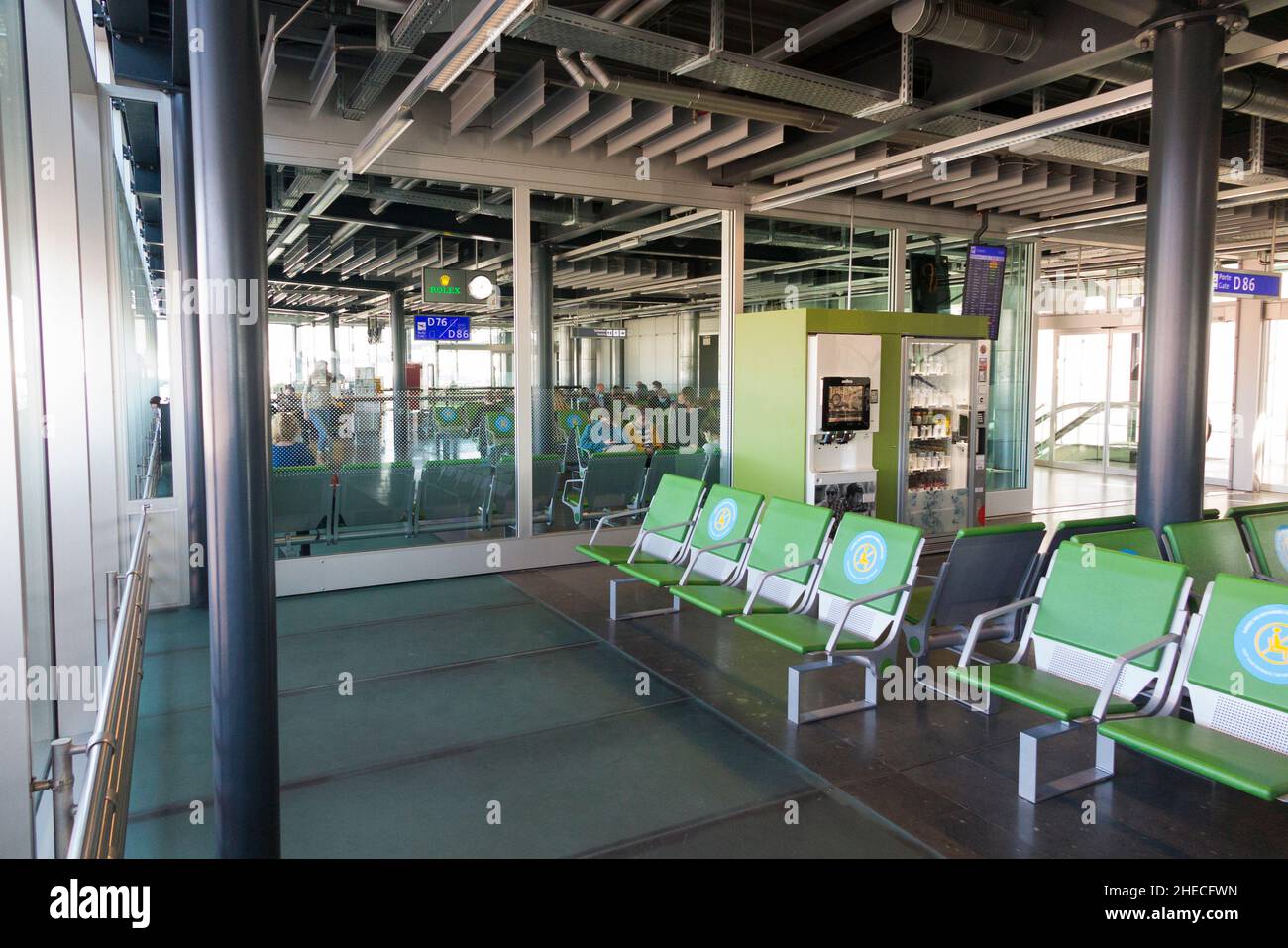 Terminal concourse gate area hi-res stock photography and images - Alamy